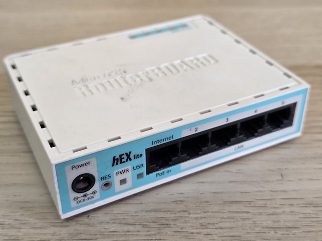 Mikrotik Router Board 750 sa 5 portova