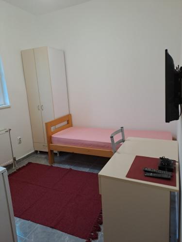Zemun, Nova Galenika, izdajem sobu za zaposlenu os
Novi Sad