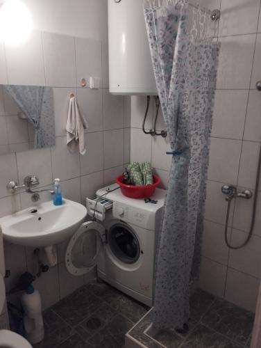 Издајем двособан стан 55м2
Sombor