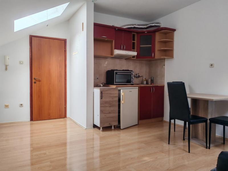 Izdajem garsonjeru 150 €
Sombor