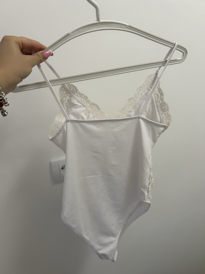 Bodi čipkasti beli