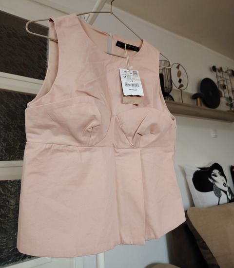 ZARA NOV TOP SA ETIKETOM