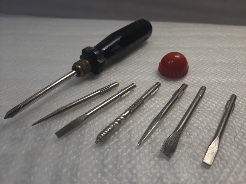 STARI VIŠENAMENSKI ŠRAFCIGER SA VRHOVIMA CHROM VANADIUM