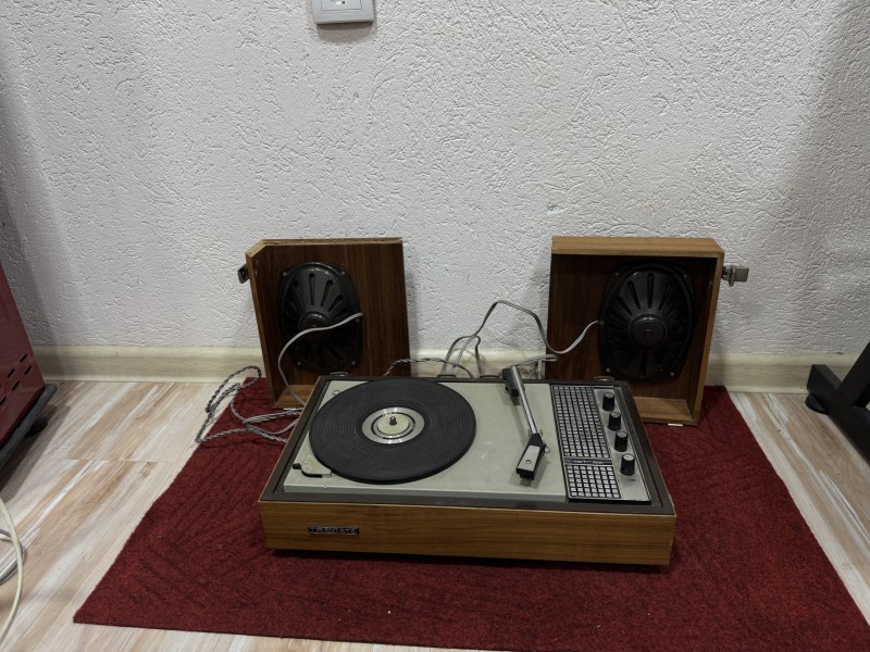 Gramofon RIZ TRAVIATA