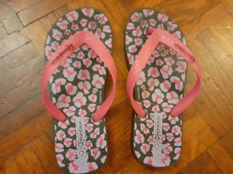 Ipanema sarene cvetne gumene japanke, 27