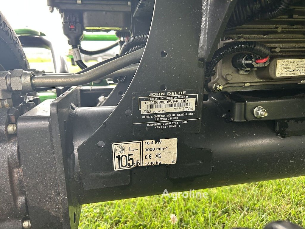 Novi John Deere 6080A traktor kosilica
