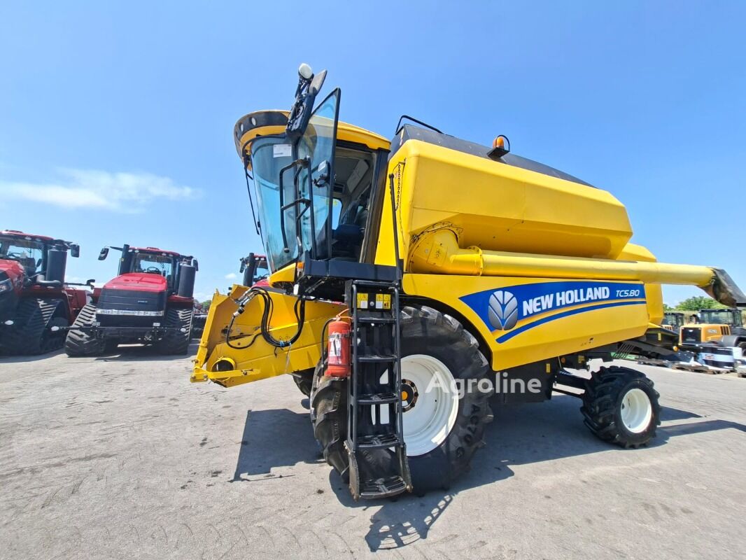 New Holland TC580 și Heder 5.4 m + cărucior kombajn za žito