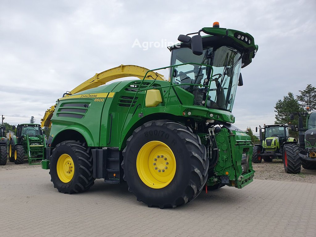 John Deere 8600 krmni kombajn