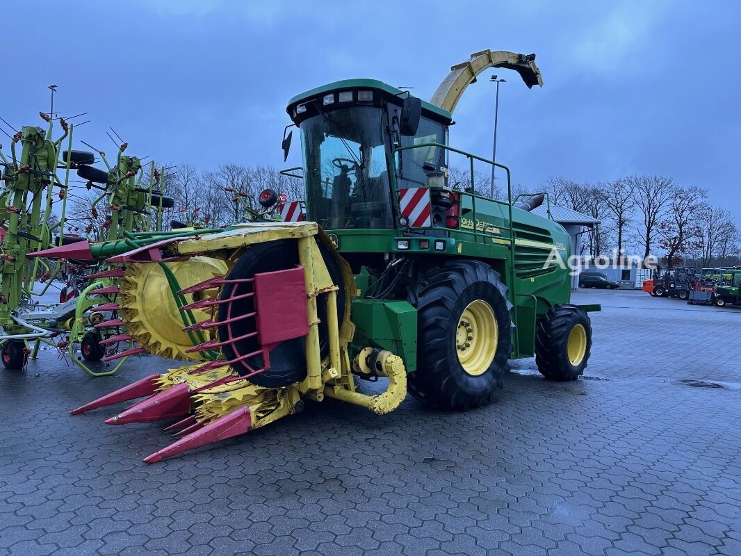John Deere 7300 krmni kombajn