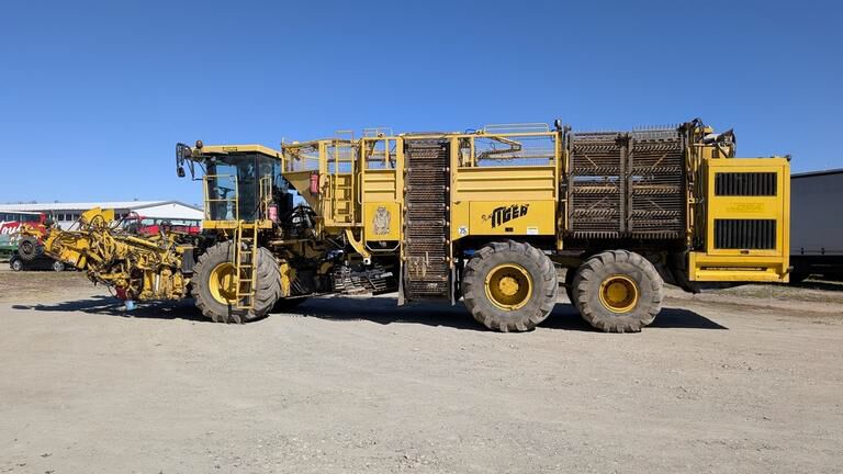 Ropa TIGER V8-3 beet harvester / 6000 MTH kombajn za repu