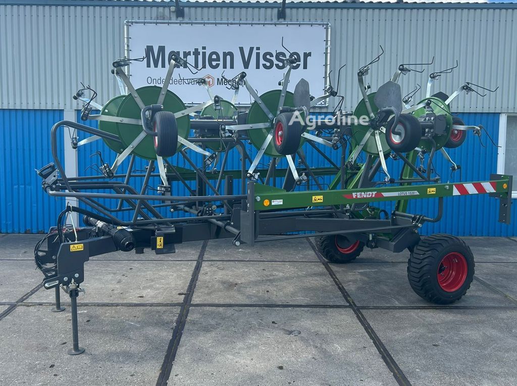 Novi Fendt LOTUS 1020 T prevrtač sena
