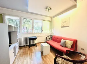 Prodaja Garsonjera - Beograd, Novi Beograd: Paviljoni - Pariske komune - Ikarus