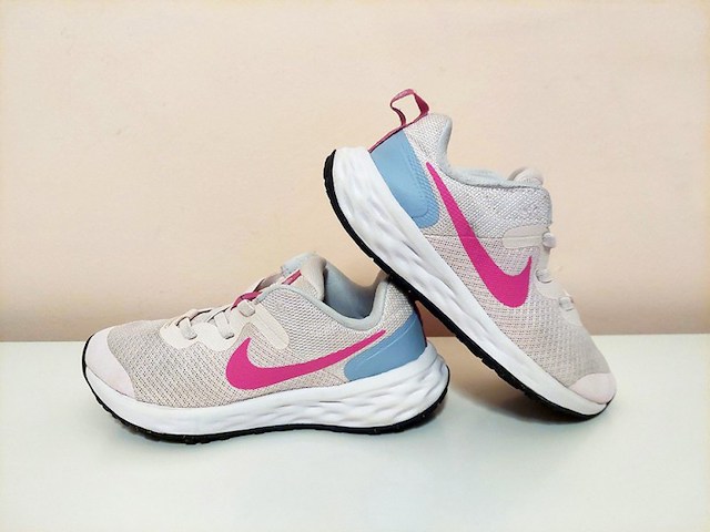 Nike Revolution 6 broj 31