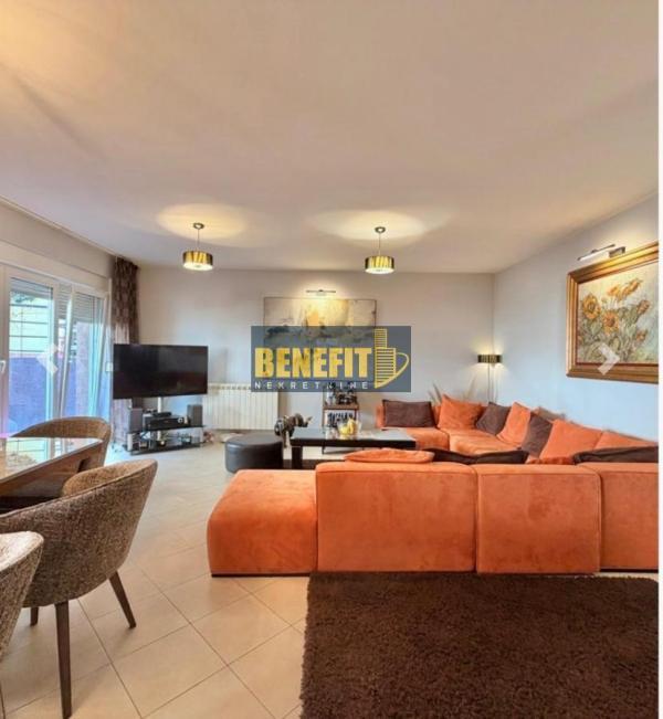 Stan na prodaju, 298m2, 825.000€