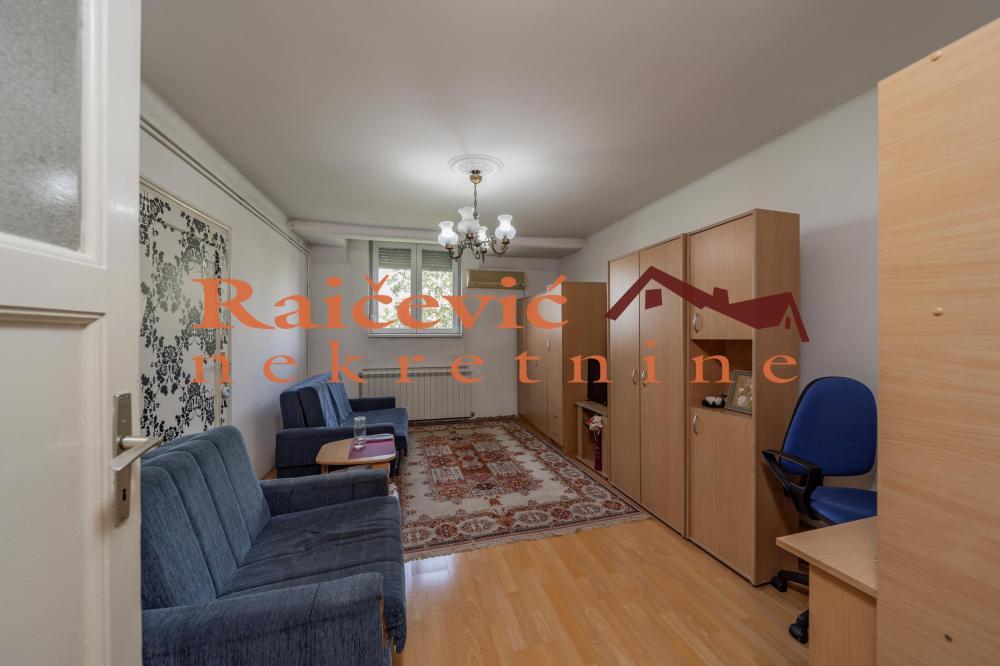 Strahinjica bana, Trosoban stan na prodaju, 90m2, 350.000€