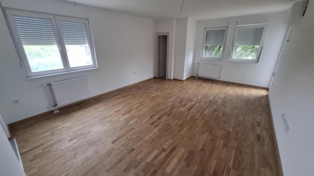 Trosoban stan za izdavanje, 75m2, 600€