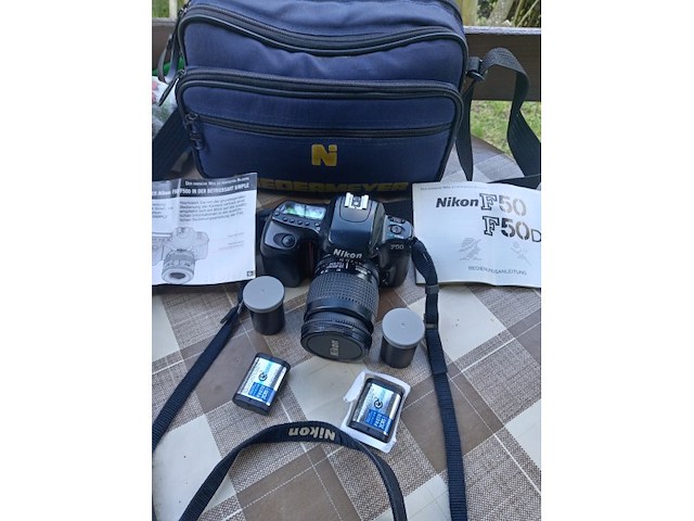 Nikon F-50 u torbici - foto aparat - ODLICAN