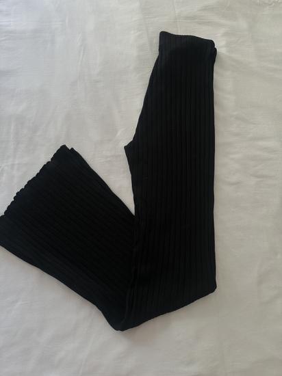 Crne zvonaste pantalone