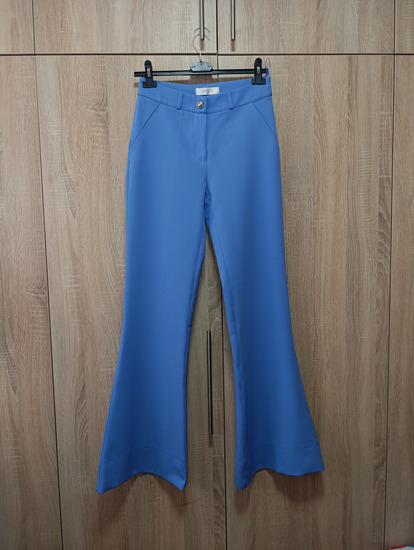 Plave zvonaste pantalone