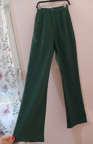 Bershka pantalone širokih nogavica