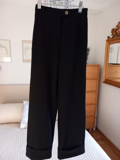 Reserved elegantne pantalone