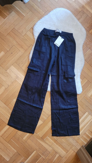 Bershka dzeparice**Novo**
