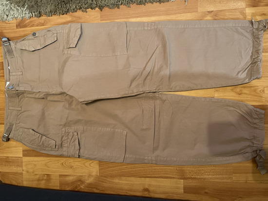 Replay pantalone snižene na 500