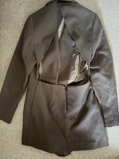 Stradivarius kombinezon sa dubokim izrezom pozadi