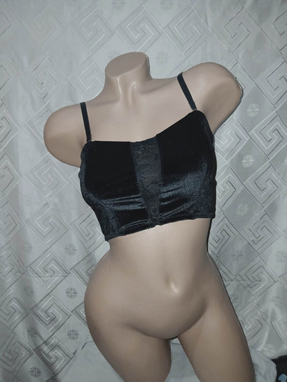 Crni plisani crop top S