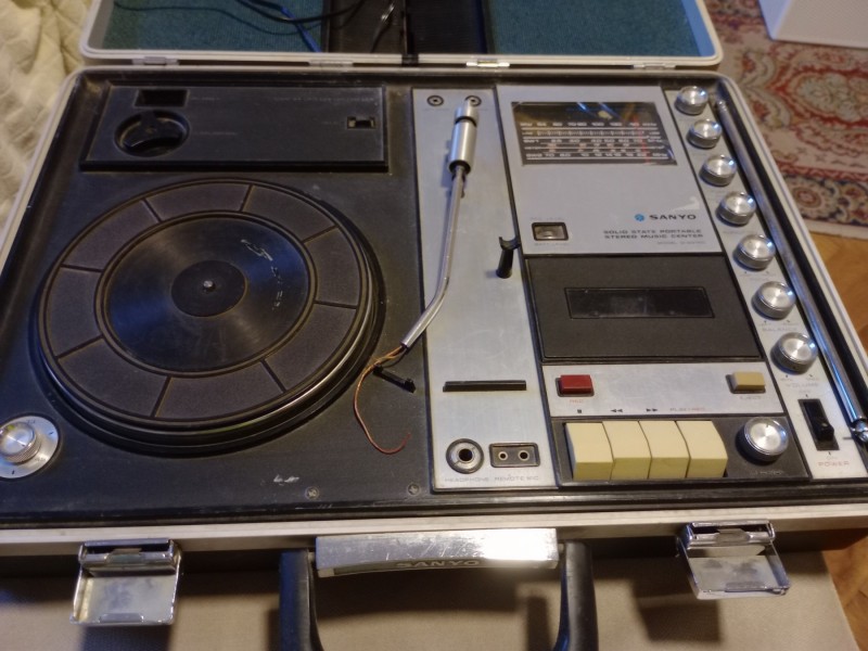 SANYO stari gramofon
