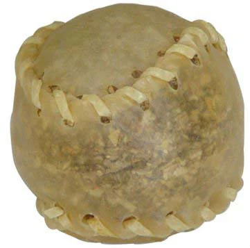 KOZMO Poslastica za pse Lopta ragbi presovana s punjenjem 12cm, 113g