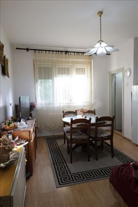 Prodaje se trosoban stan na Bagdali