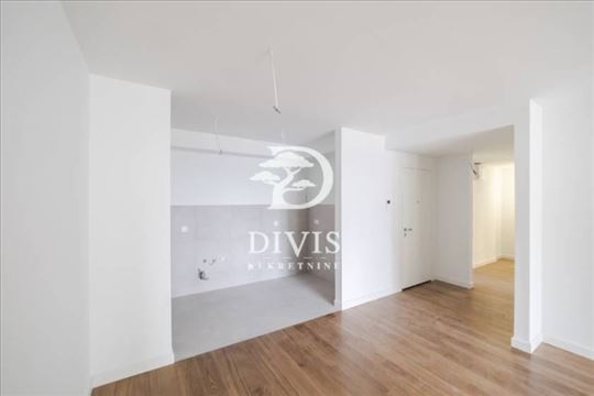 Prodaje se 3.0 stan sa terasom, Vidikovac 83m2