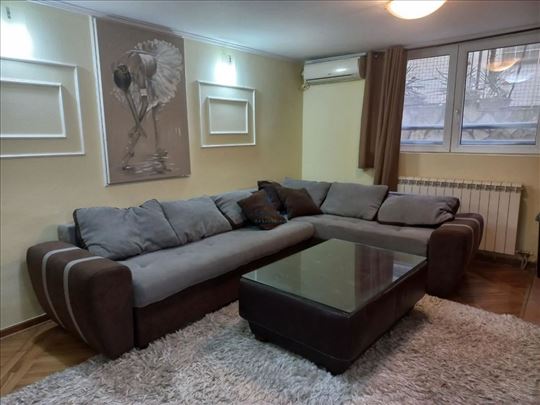 Banovo brdo, 65 m2