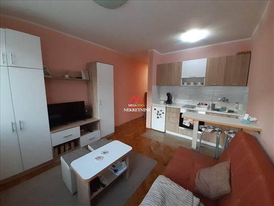 Garsonjera-21m2-Bulevar oslobođenja kod Dnevnika