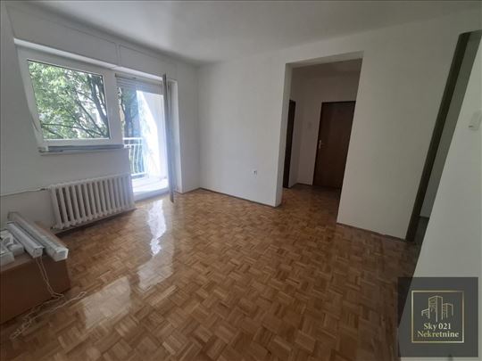 Dvosoban stan u Centru ! Železnička !