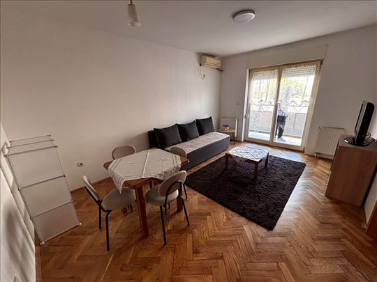 Dvosoban stan u Centru ! Petra Drapšina !