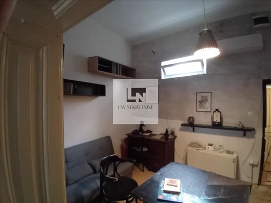 Izdaje Se Stan Na VraČaru U ZajedniČkom DvoriŠtu