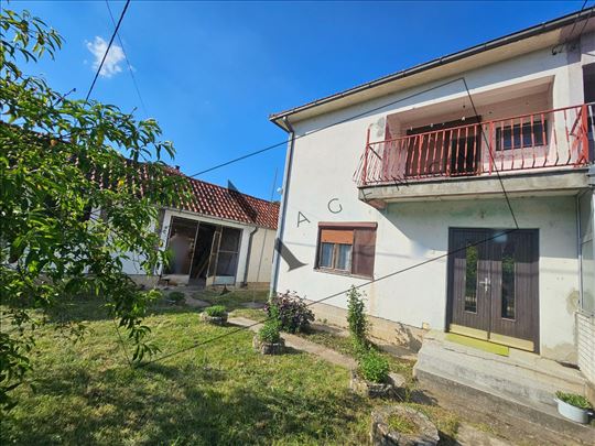 Dvoetažna kuća u Ratini kod Kraljeva