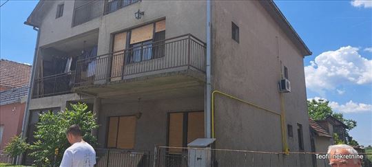Nova Pazova 233 na12.5ari troetažna uknjižena kuća