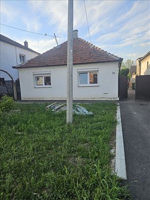 Tri kuće na istom placu