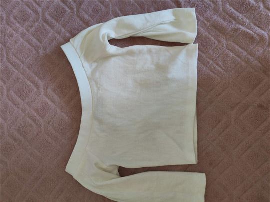 Beli crop top na duge rukave