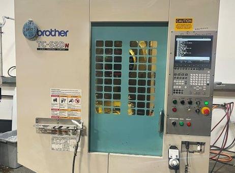 2012 Brother TC-S2DN 5-osni Nikken Trunnion sto CNC centar za narezivanje navoja