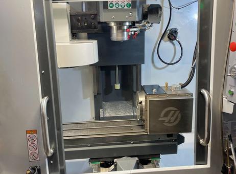 2021 HAAS TM-1P CNC вертикални обрадни центар са 4 осе, 10.000 обр/мин са HRT 210 Rotary / WIPS / Програмабилно хлађење ***Мало сати рада***