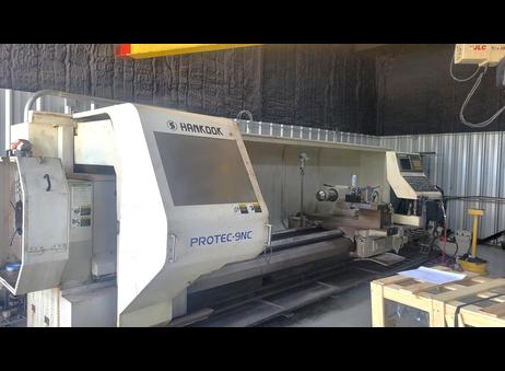 2006 Hankook Protec 9NC/4000 са капацитетом шипке 10", 160" центри, (2) 25" ручни чељусти, контролa Fanuc 21iTB
