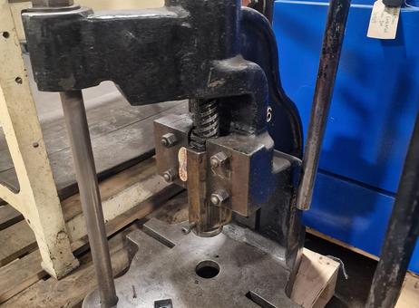 Mašina za urezivanje NORTON No.6 FLYPRESS