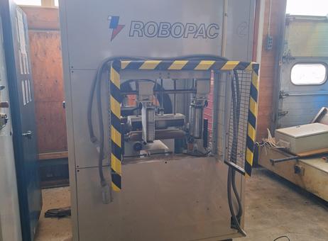 ROBOPAC SPIROR 400HR АУТОМАТСКЕ МАШИНЕ ЗА УВИЈАЊЕ СА РОТАТИВНИМ ПРСТЕНОМ Добро стање