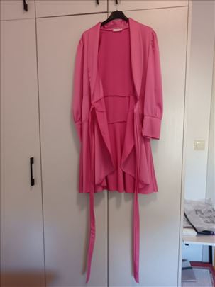 Roze saten haljina