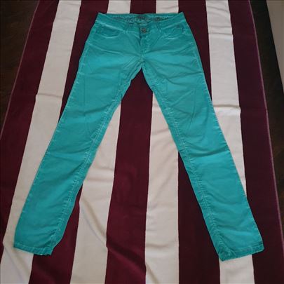Divne tirkizne pantalone vel.30