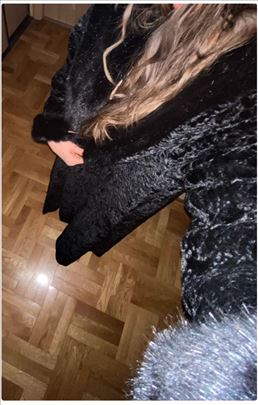 Nova crna elegantna bunda na prodaju